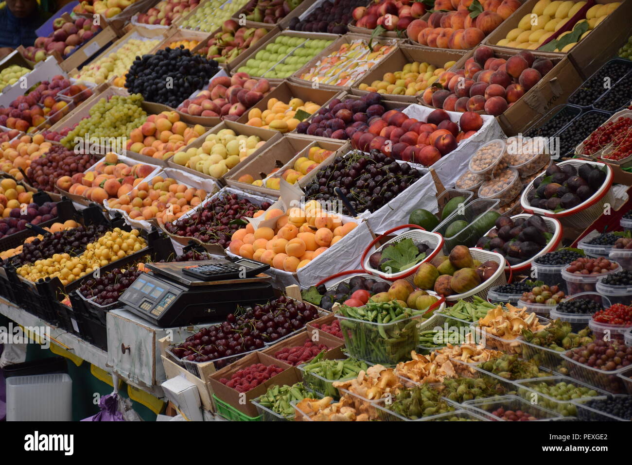 Fresh colorful fruit displayed in a food stall Stock Photo - Alamy