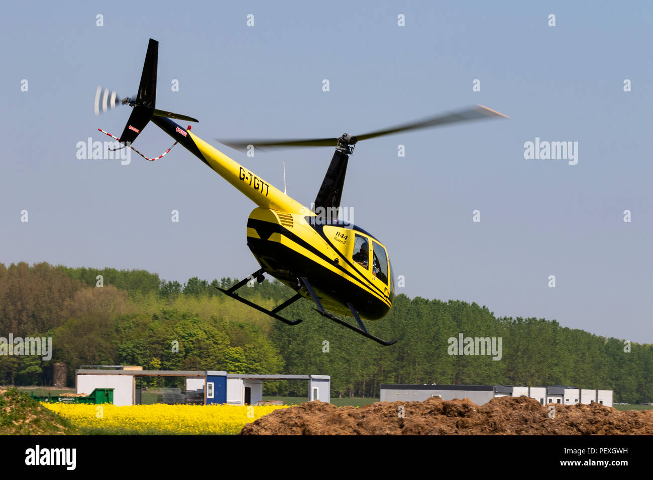Robinson r44 ii rotorcraft hi-res stock photography and images - Alamy