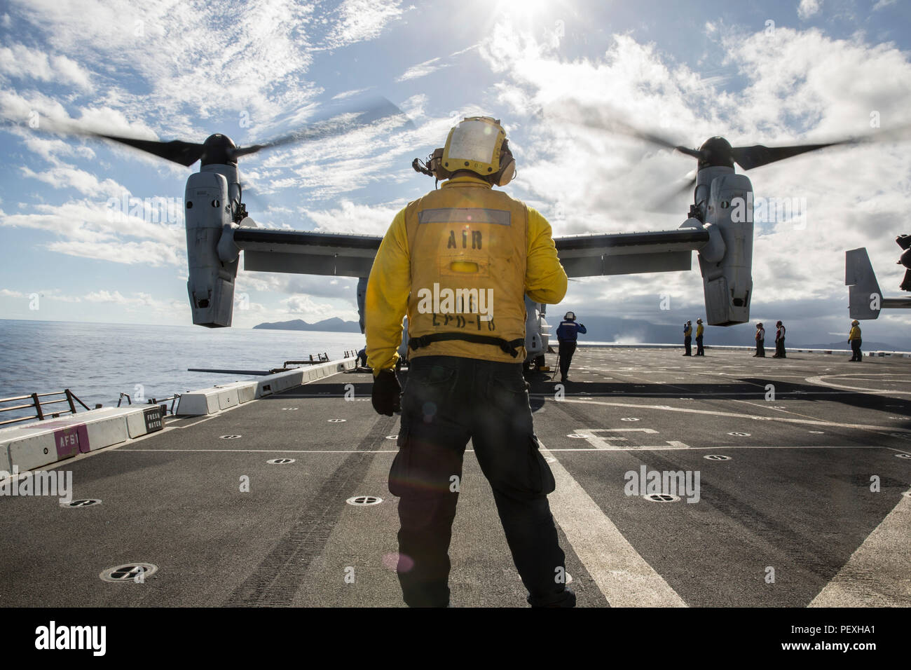 Aircraft handler signals aboard uss hi-res stock photography and images ...