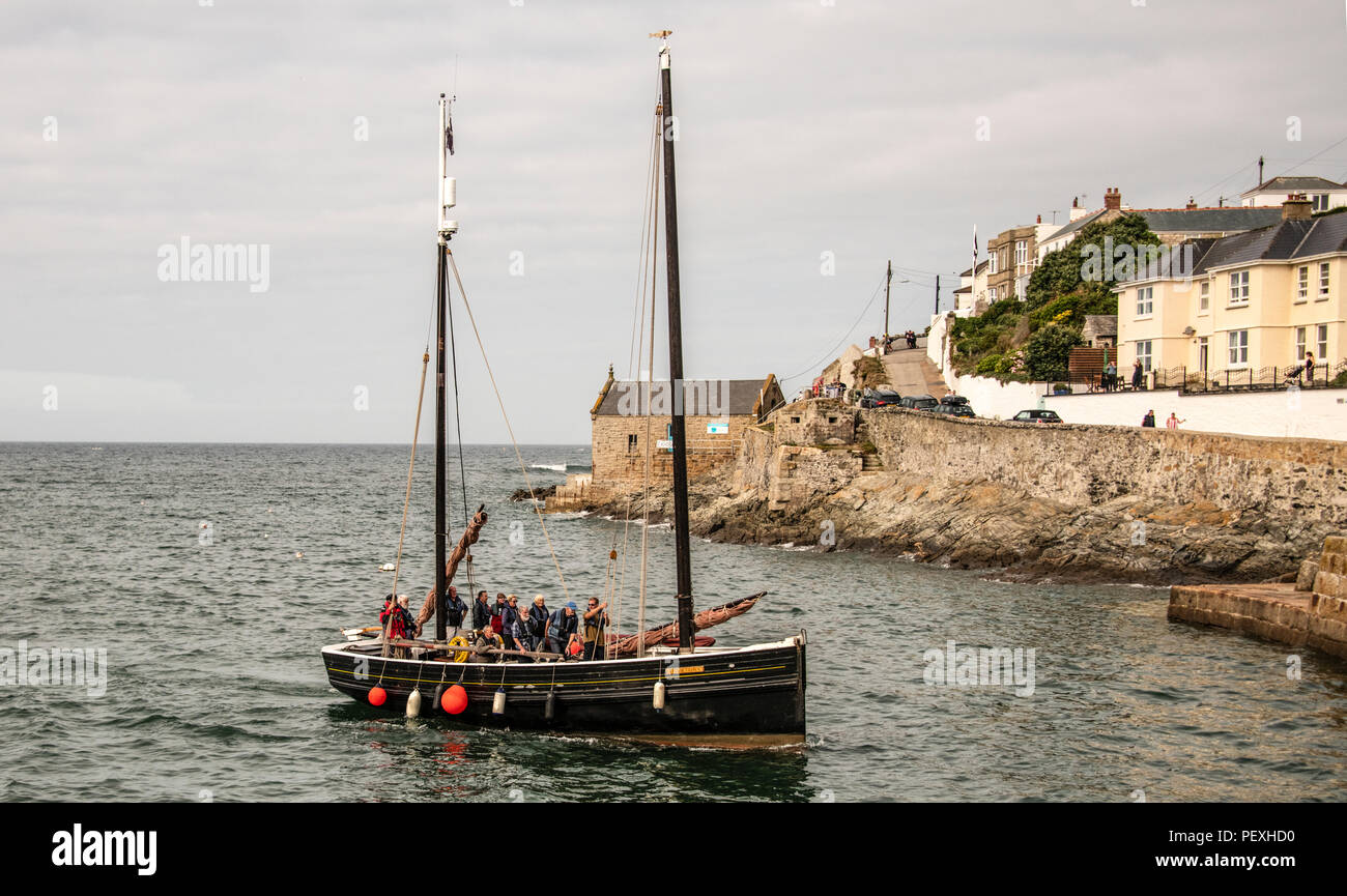 Cornish lugger hi-res stock photography and images - Alamy