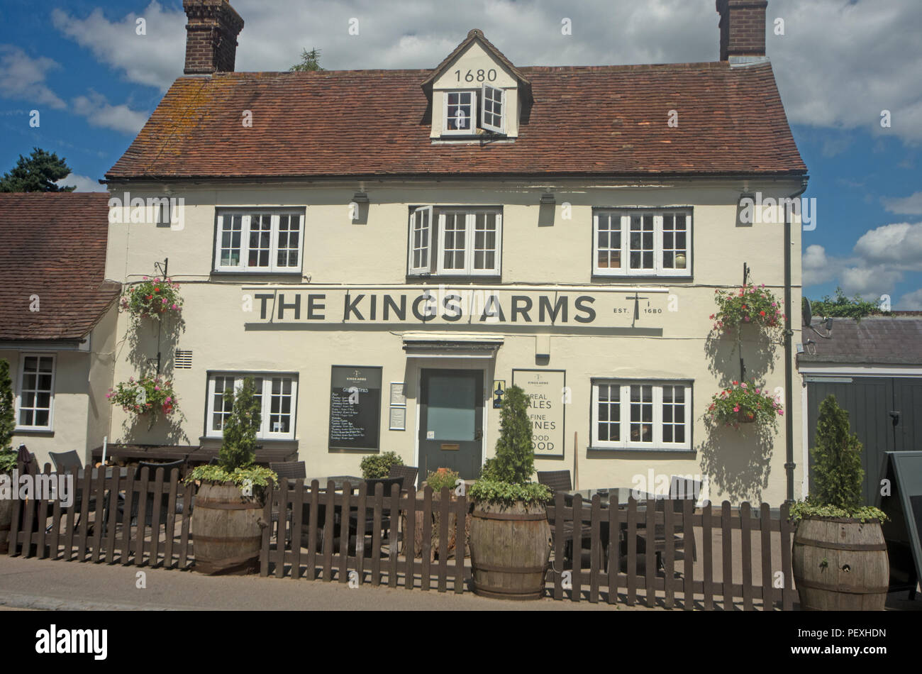 Offham Kings Arms Pub Kent Cottage UK Stock Photo - Alamy