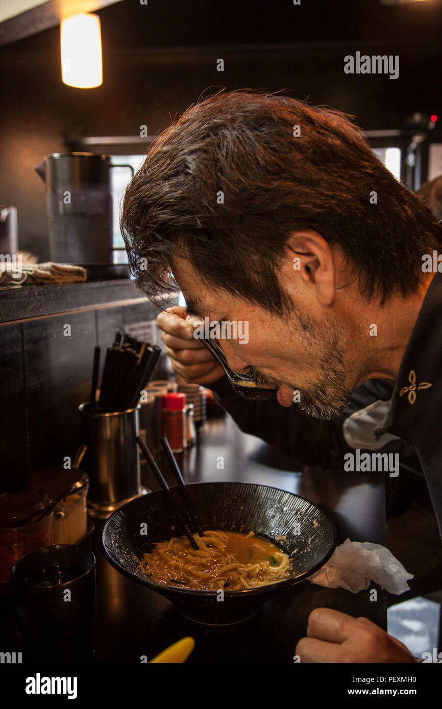 Man eating ramen, Tokyo, Japan Stock Photo - Alamy