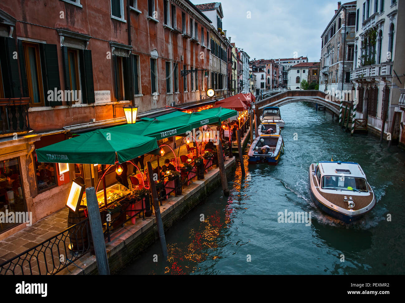 Horizontal canal hi-res stock photography and images - Alamy