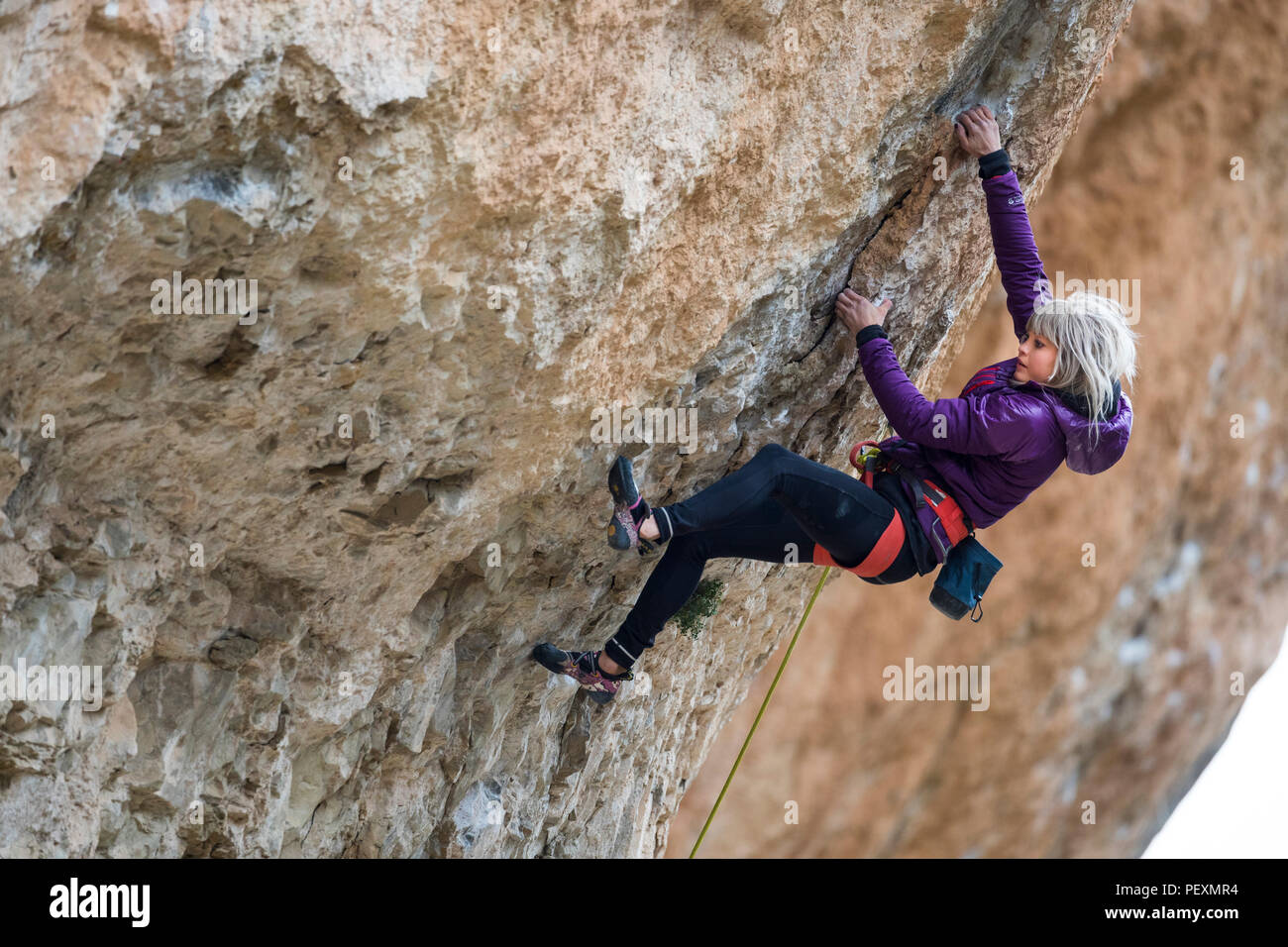Rope climb hi-res stock photography and images - Alamy