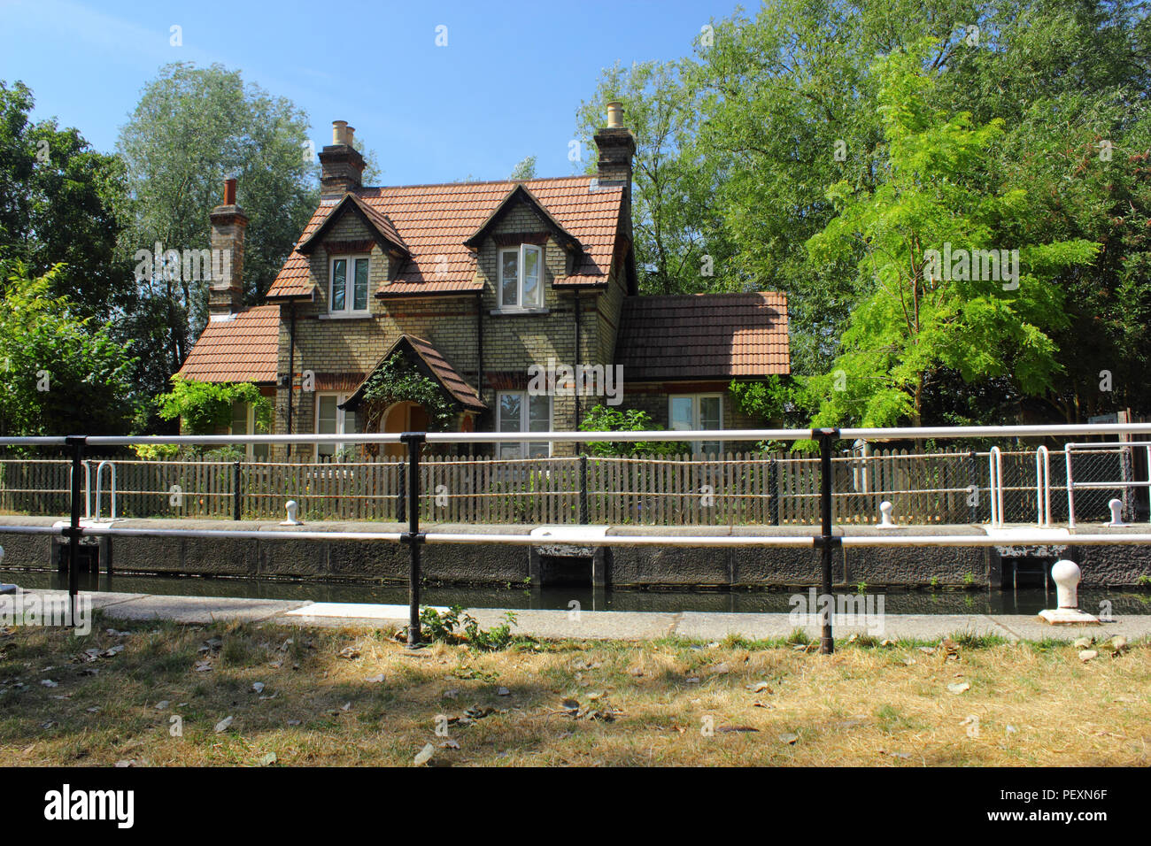 Hertford Lock over the River Lea, Hartham Common, Hertford ...