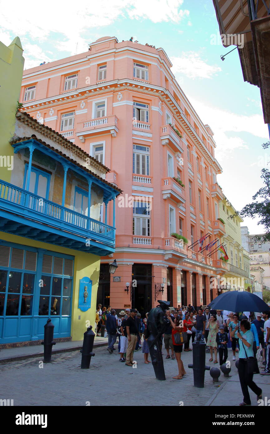 Spanish colonial architecture havana cuba hi-res stock photography and ...