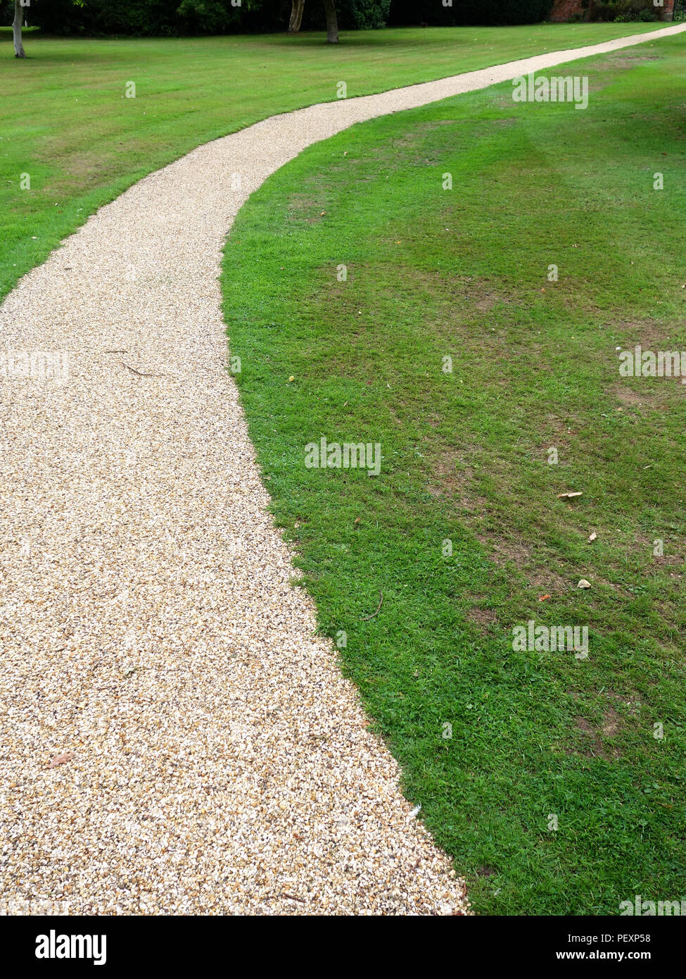 Gravel pathway hi-res stock photography and images - Alamy