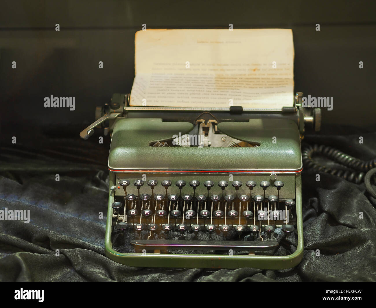 Historic typewriter hi-res stock photography and images - Alamy