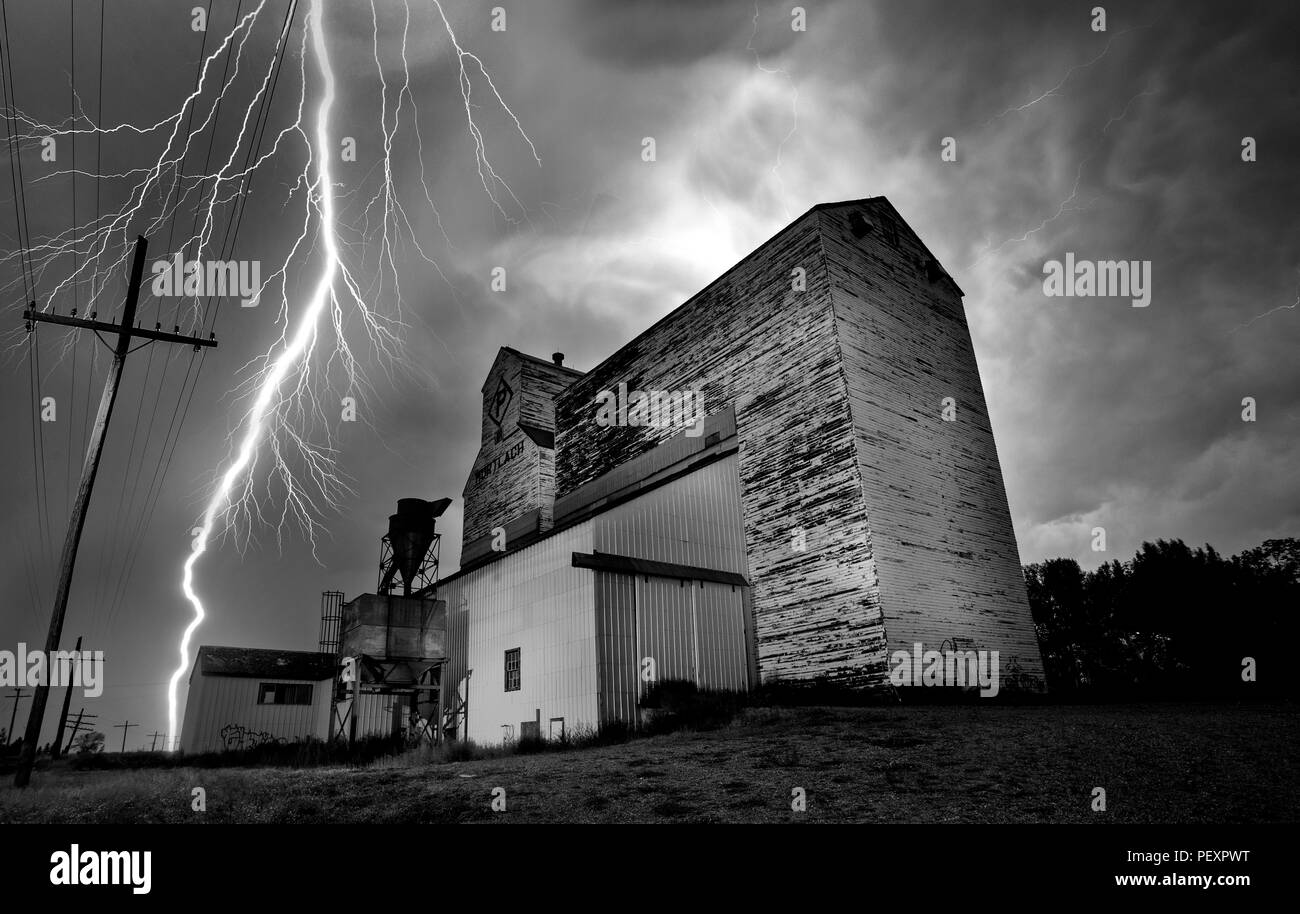 Lightning Storm Canada Rural Grain Elevator Countryside Stock Photo - Alamy