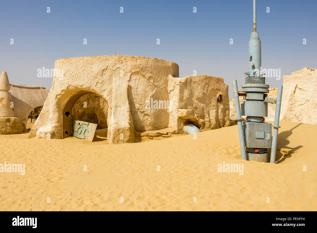 Old Star Wars set building in the Sahara desert near Naftah, Tunisia ...