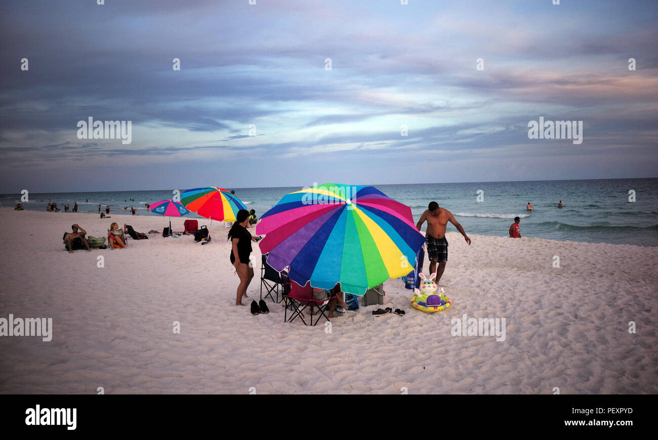 Spring break beach party hi-res stock photography and images - Alamy