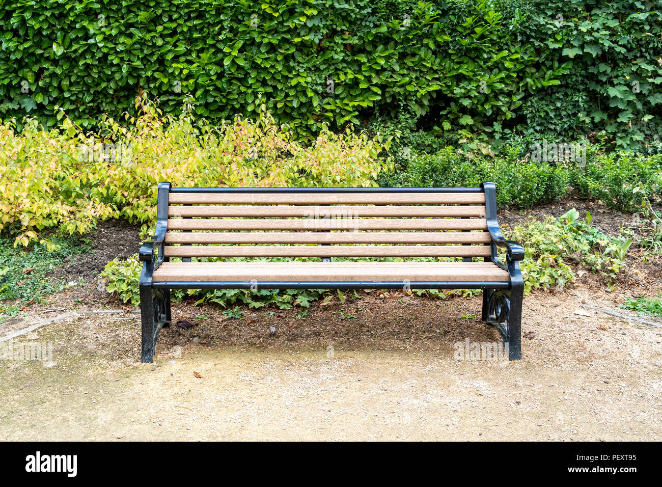 New park bench Stock Photo - Alamy