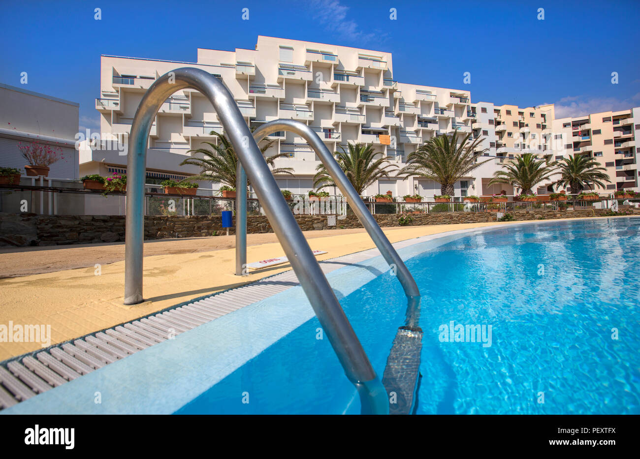 Swimming pool steps Stock Photo - Alamy