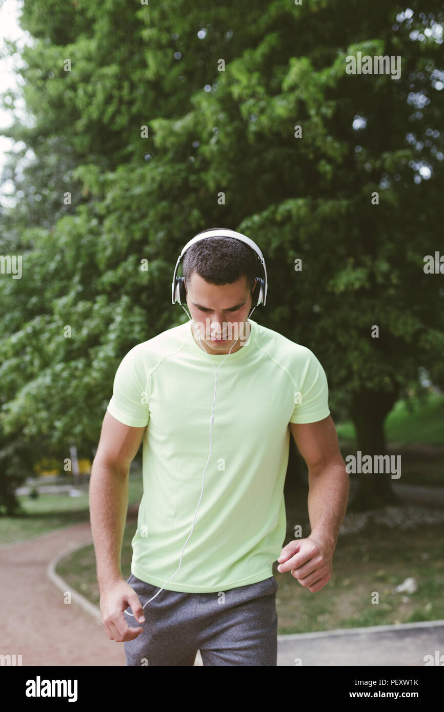 Male bodybuilder jogging hi-res stock photography and images - Alamy