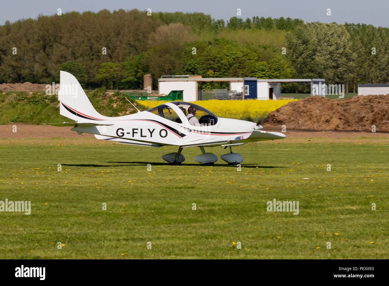 Flyo plane hi-res stock photography and images - Alamy