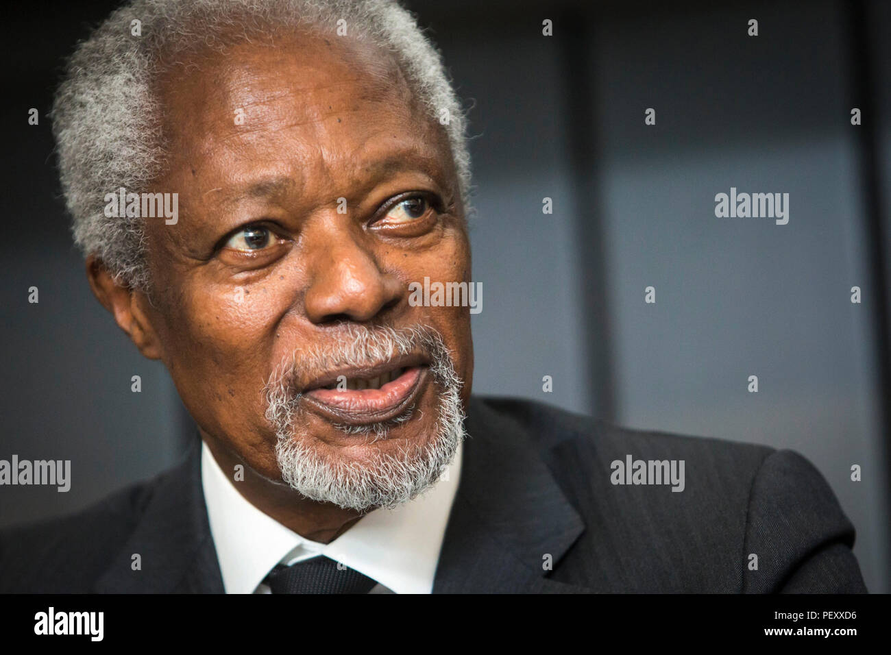 Kofi annan secretary general portrait hi-res stock photography and ...