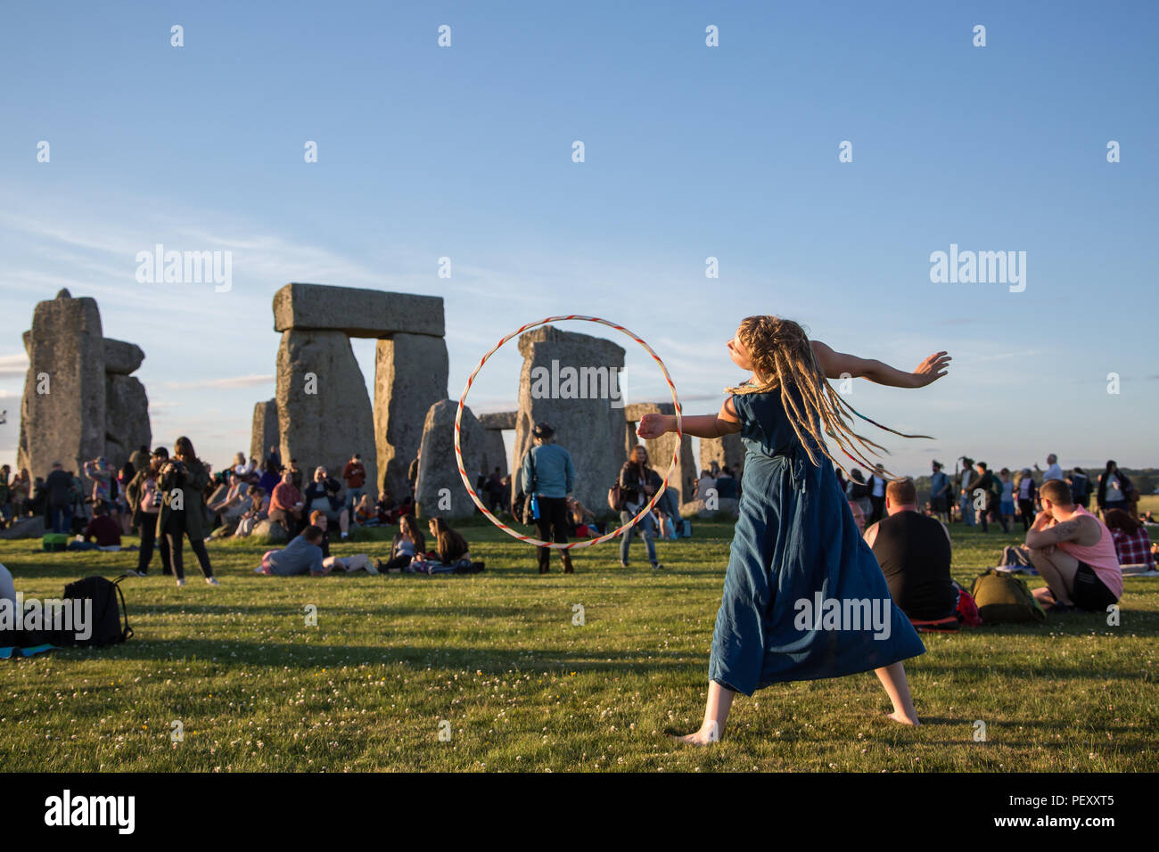 Hoola hoopa at stonehenge hi-res stock photography and images - Alamy