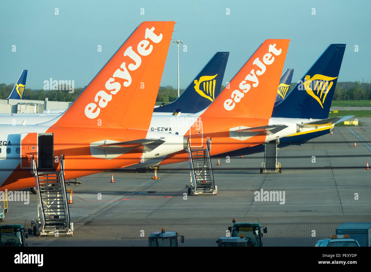 Easyjet Ryanair High Resolution Stock Photography and Images - Alamy