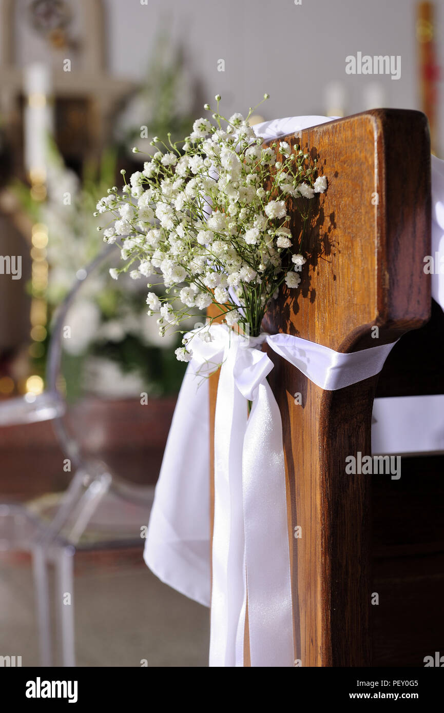 Wedding flowers for church altar 60 photos - Astyledwedding.com