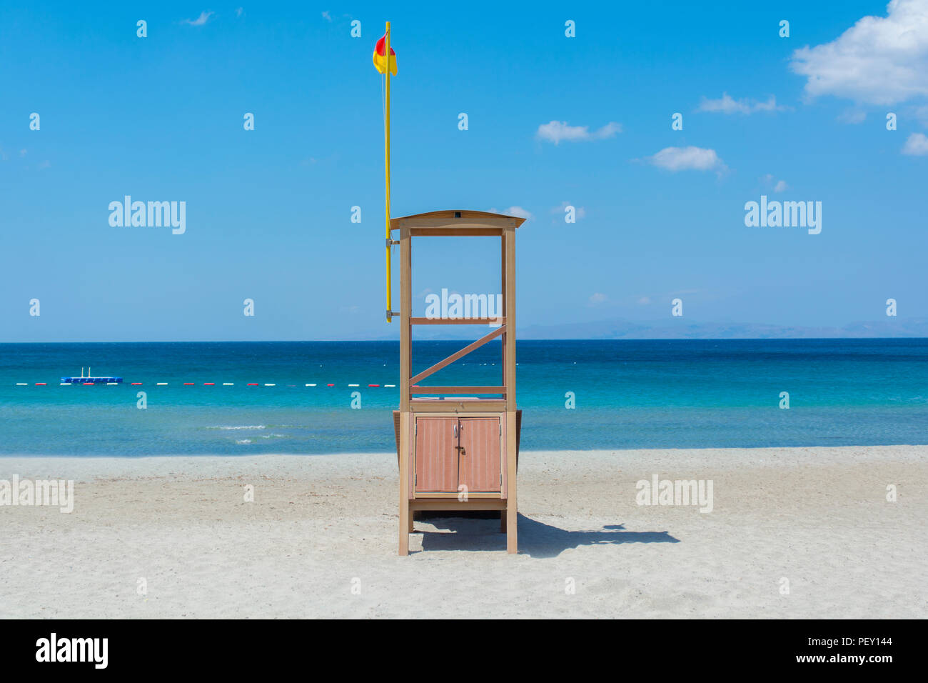 Red life guard beach chair hi-res stock photography and images - Alamy
