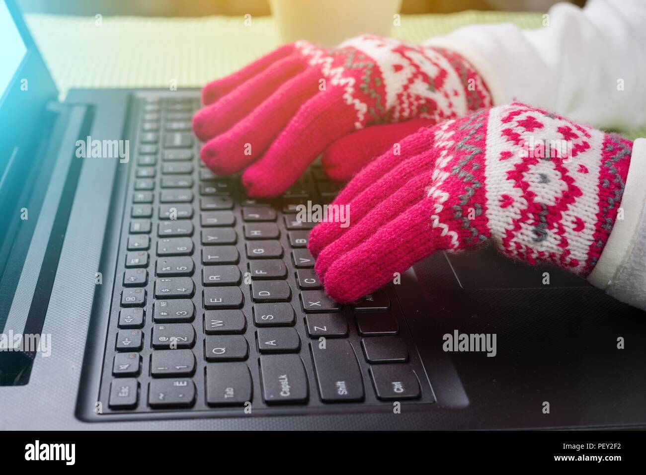 Laptop outside winter hi-res stock photography and images - Alamy
