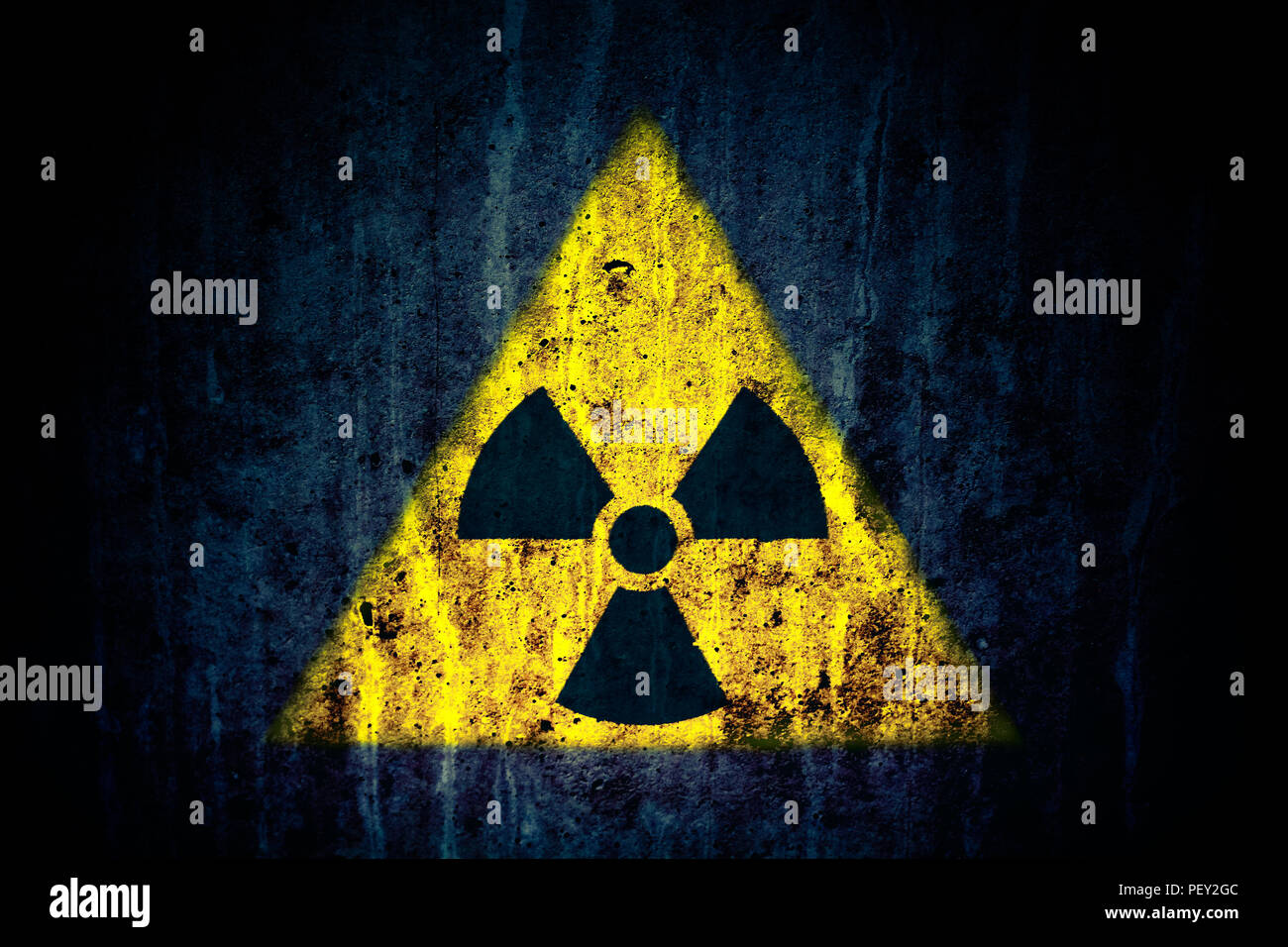 Radioactivity icon hi-res stock photography and images - Alamy