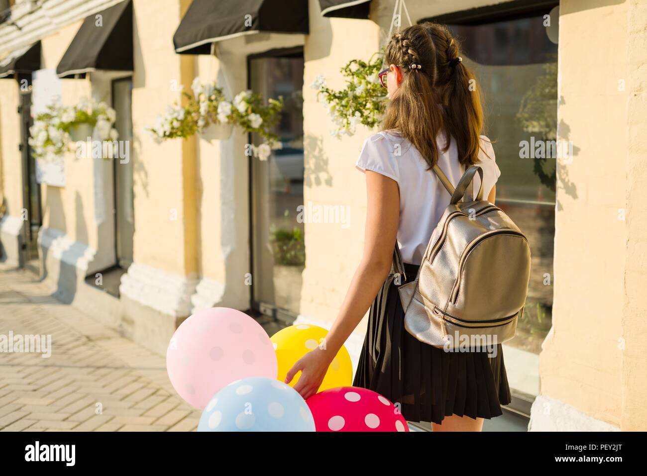 School girl back view uniform hi-res stock photography and images - Alamy