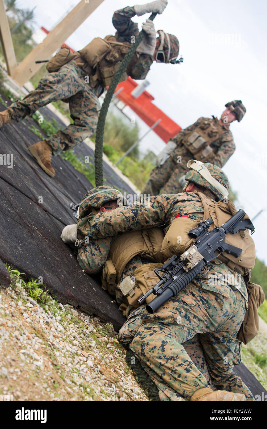 Sliding camera move hi-res stock photography and images - Alamy