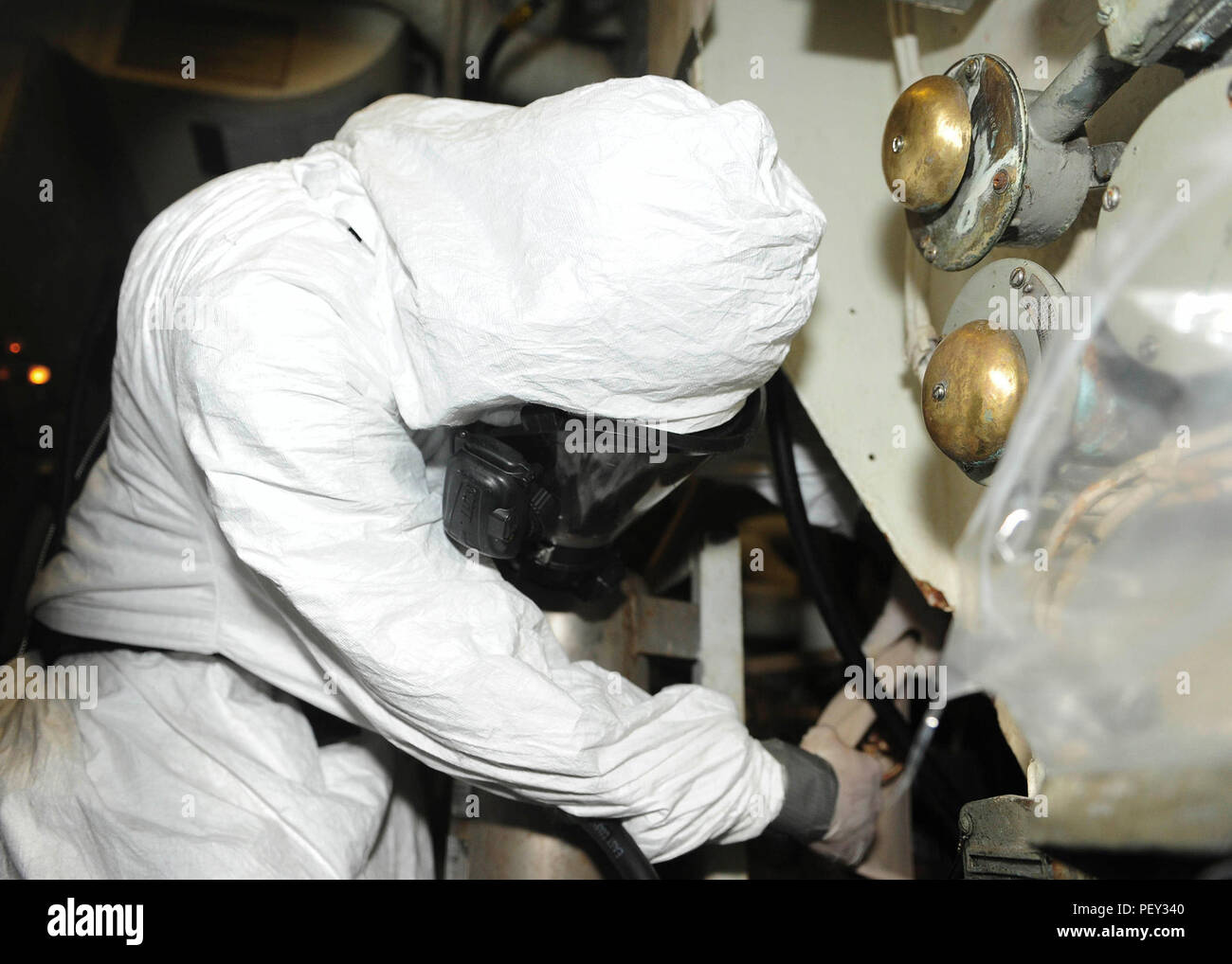 160216-N-VD165-041 PACIFIC OCEAN (Feb. 16, 2016) Hull Maintenance ...