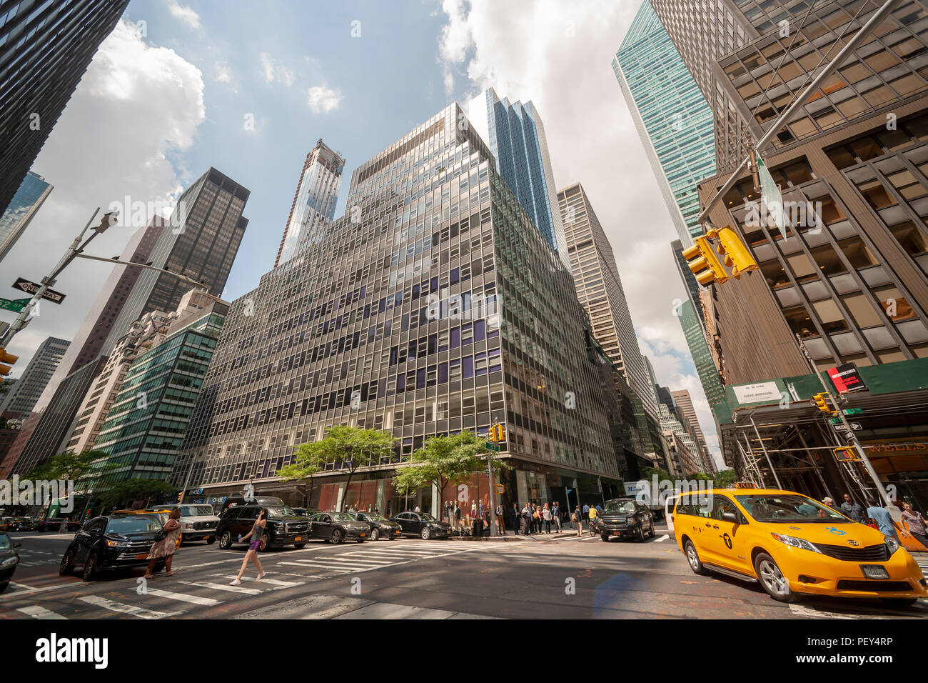 Third avenue hi-res stock photography and images - Alamy