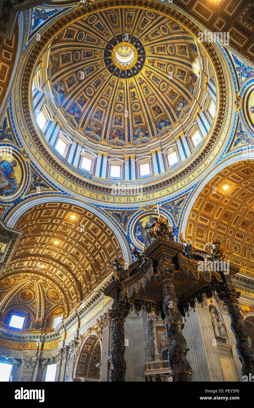 Main altar of St Peter's cathedral in Vatican Stock Photo - Alamy