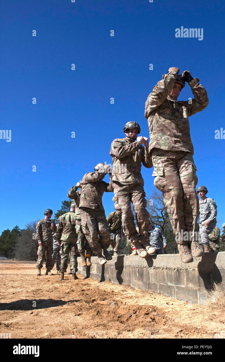 U.S. Army paratroopers rehearse parachute landing falls prior to ...