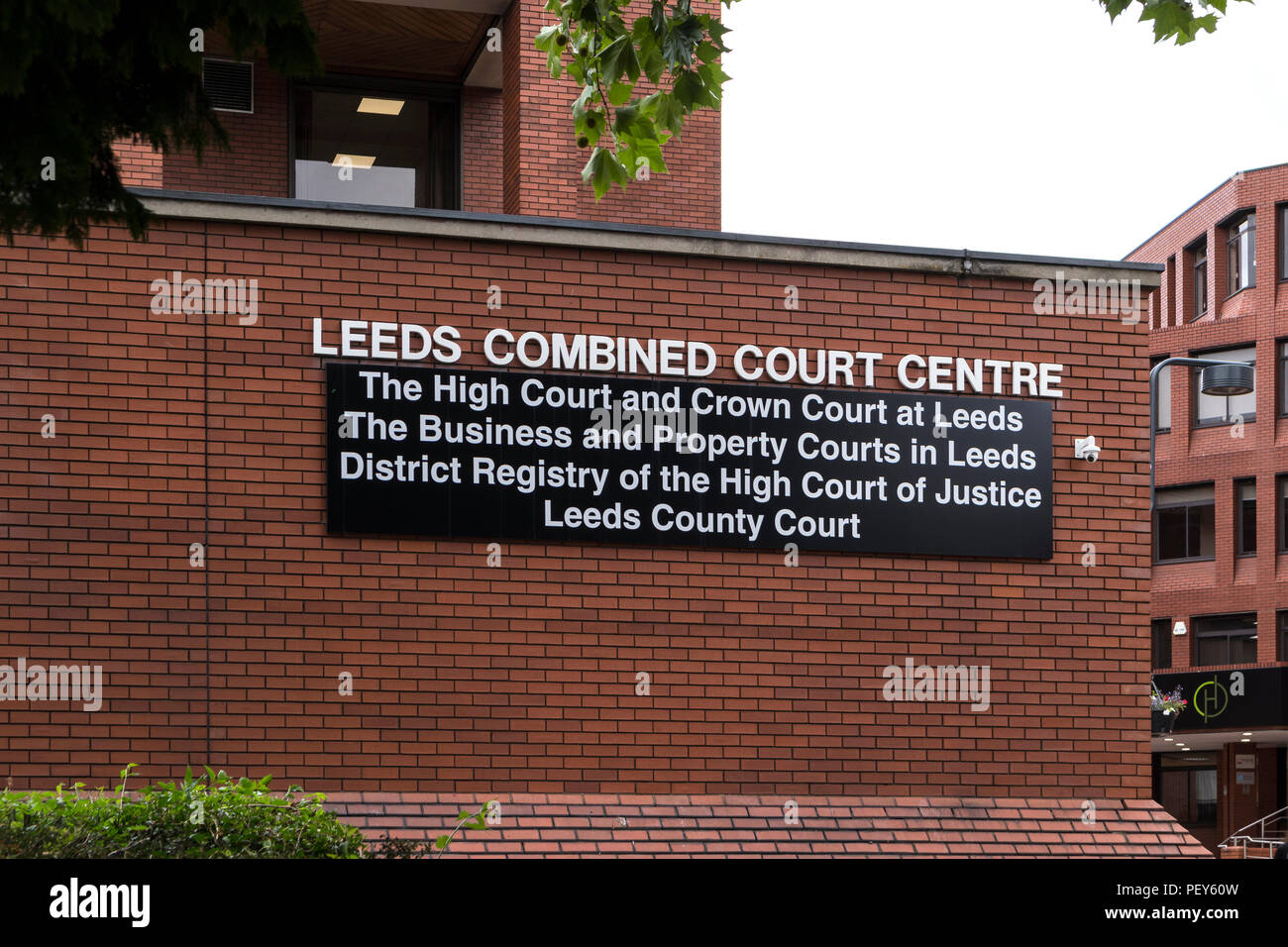 Exterior of Leeds Combined Court Centre Stock Photo - Alamy