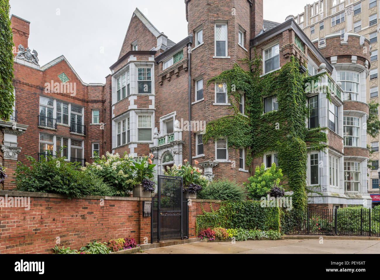 Multi-unit residential building in the Edgewater neighborhood Stock ...