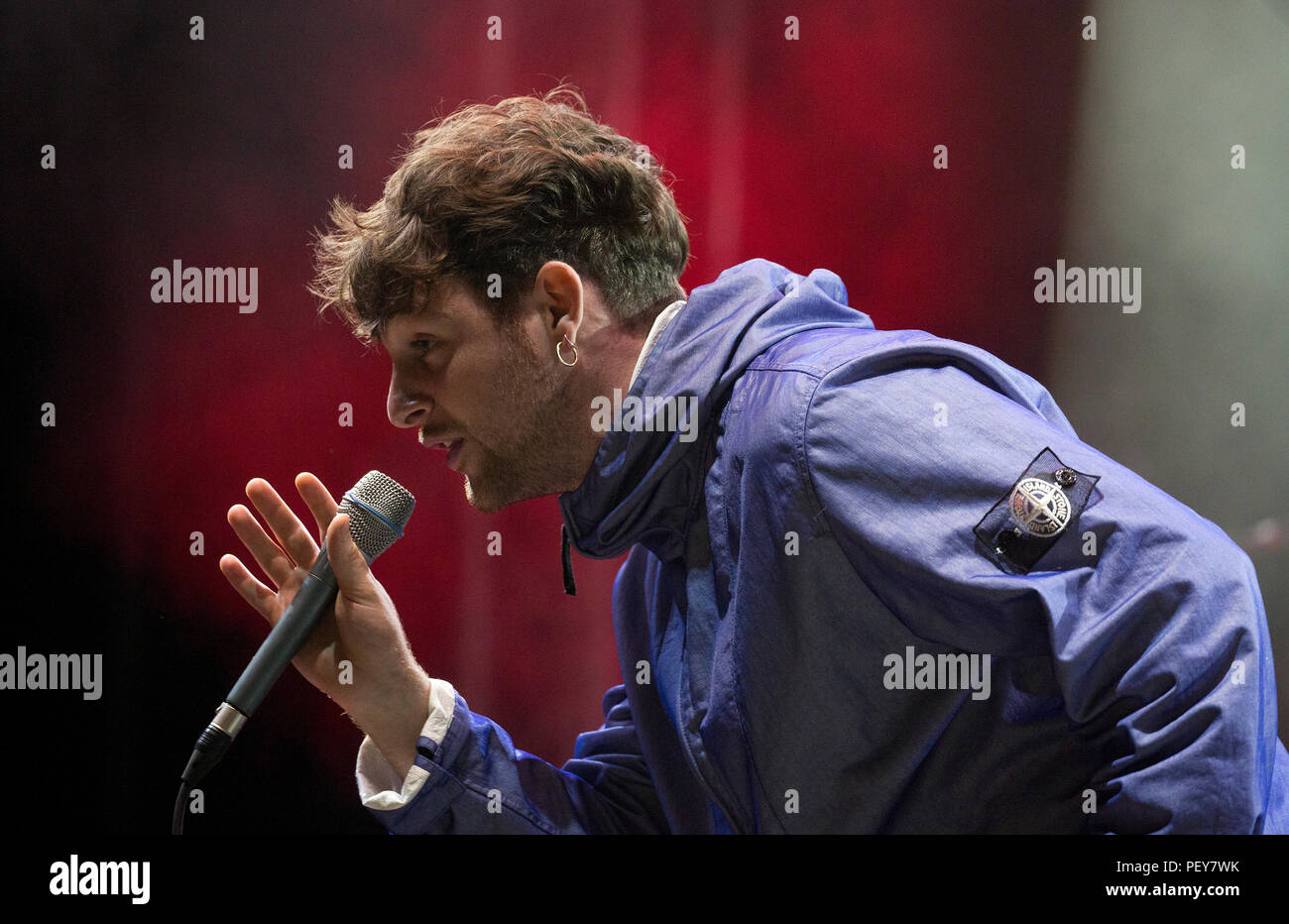 2018 british singer hi-res stock photography and images - Alamy