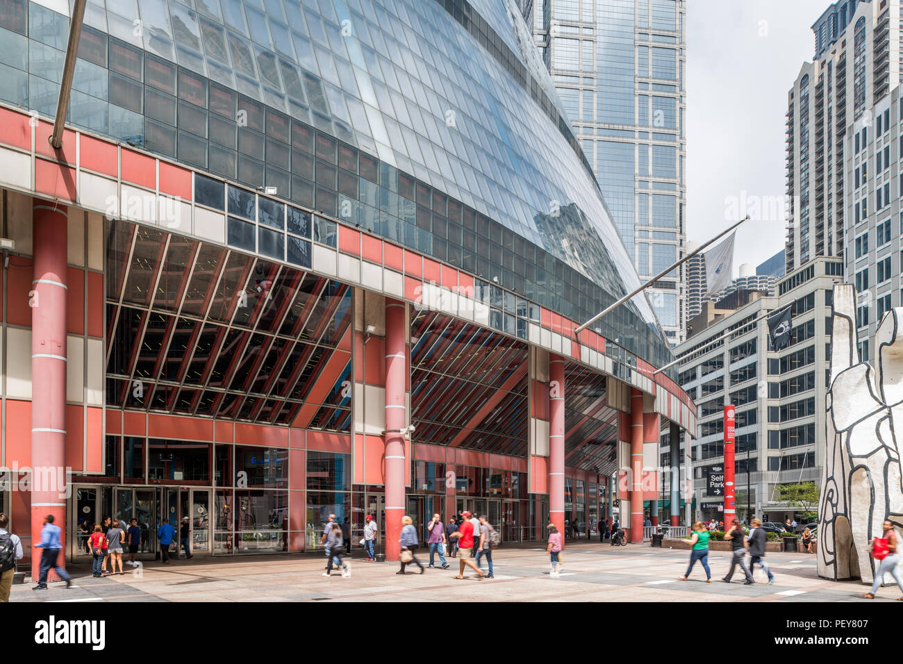 Exterior of the James R. Thompson Center - State of Illinois Building ...