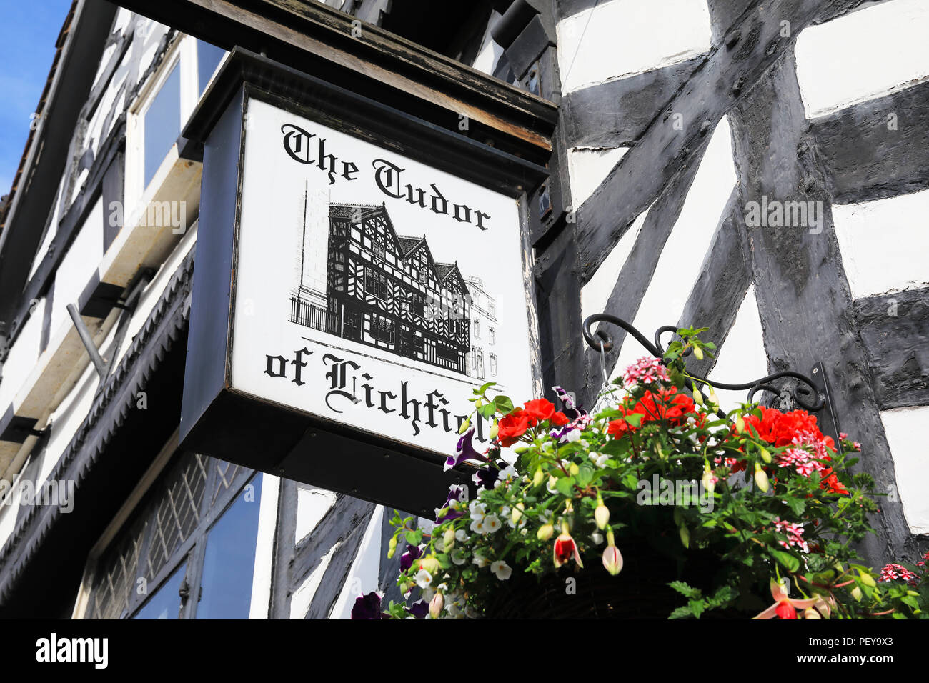 Pub bore hi-res stock photography and images - Alamy