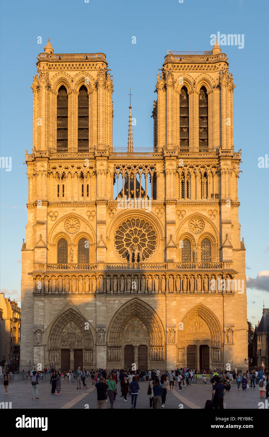Golden hour paris hi-res stock photography and images - Alamy