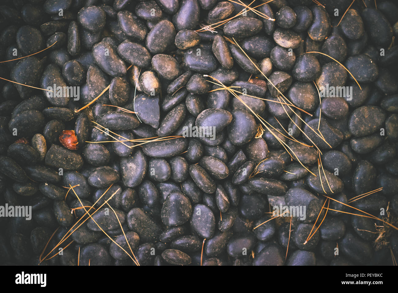 Dark black pebbles hi-res stock photography and images - Alamy