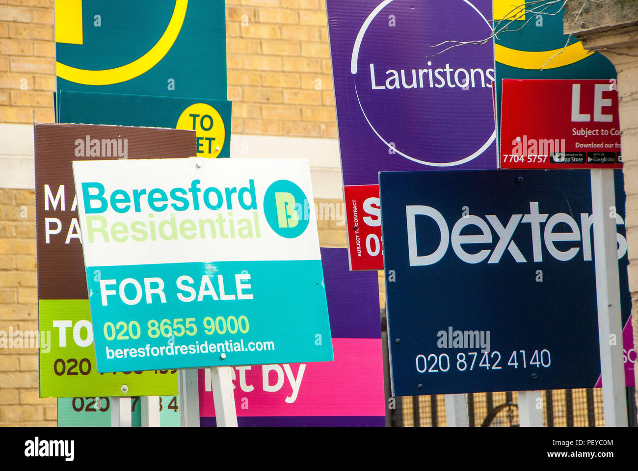 For sale signs house street uk hi-res stock photography and images - Alamy