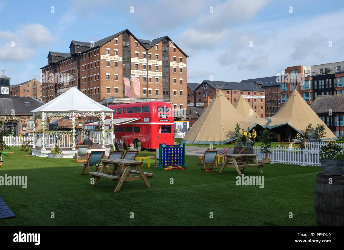 Preparations for a Spring Festival in Gloucester docks Stock Photo - Alamy