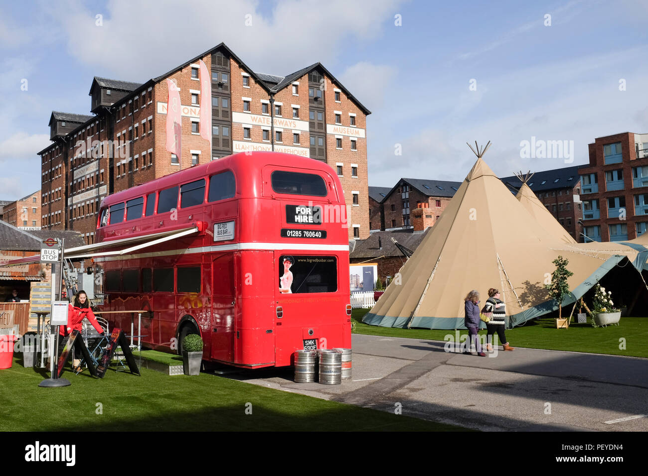 Preparations for a Spring Festival in Gloucester docks Stock Photo - Alamy