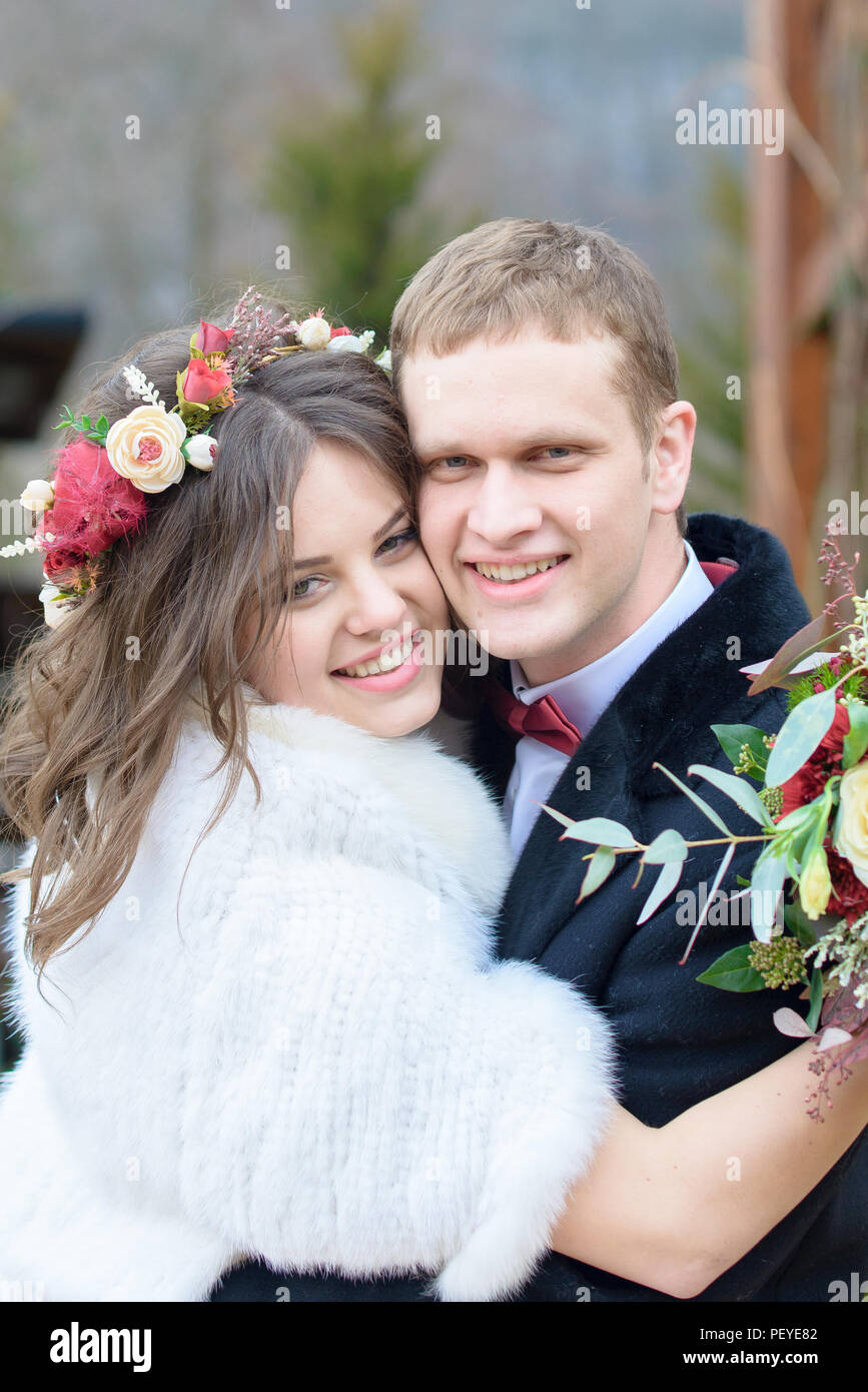 Beautiful married couple in the wedding day Stock Photo - Alamy