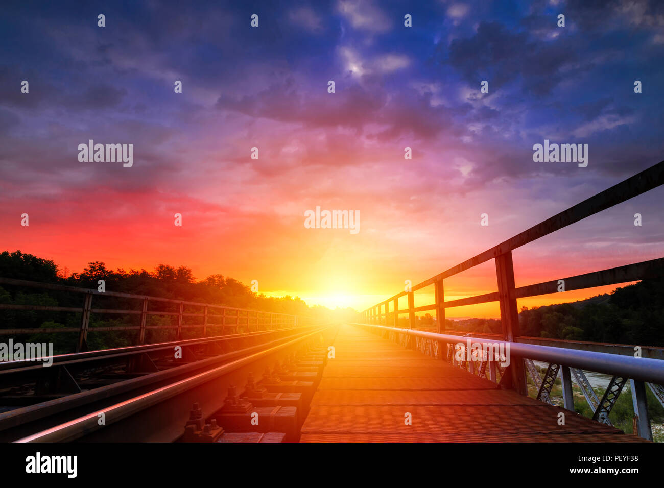 Sunset railroad hi-res stock photography and images - Alamy