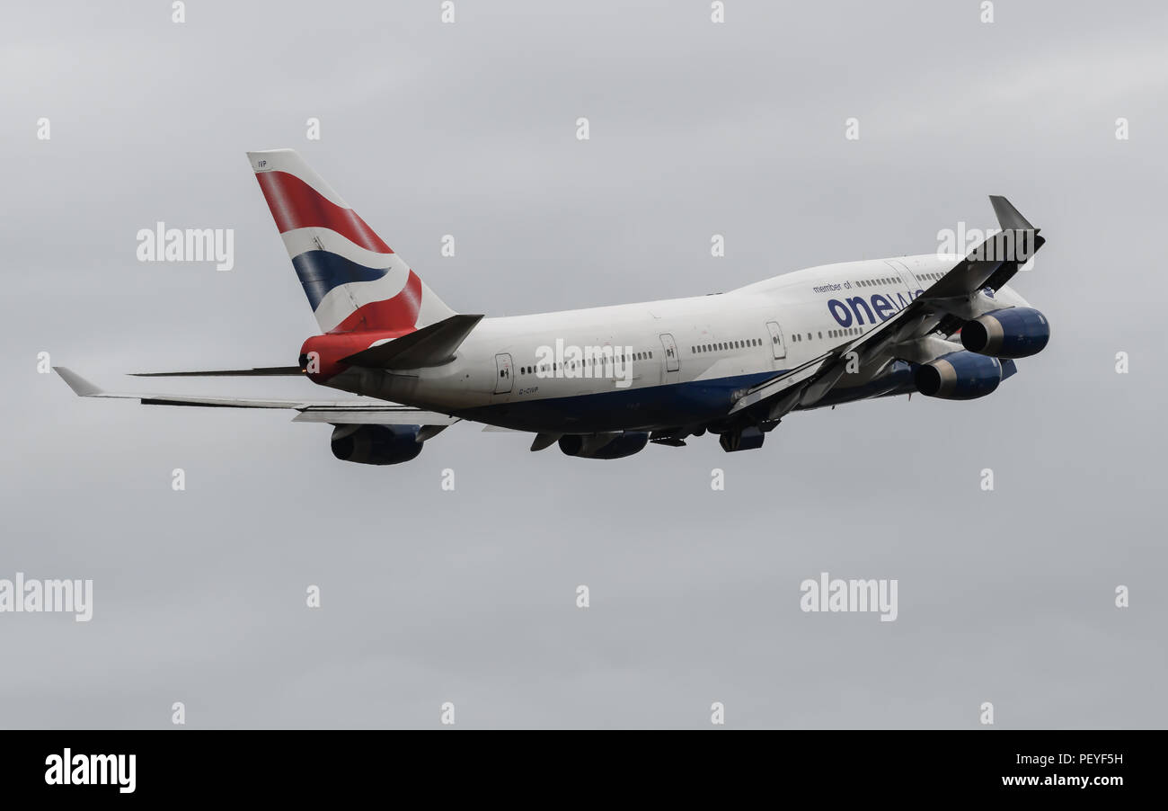 Cockpit view boeing 747 jumbo hi-res stock photography and images - Alamy