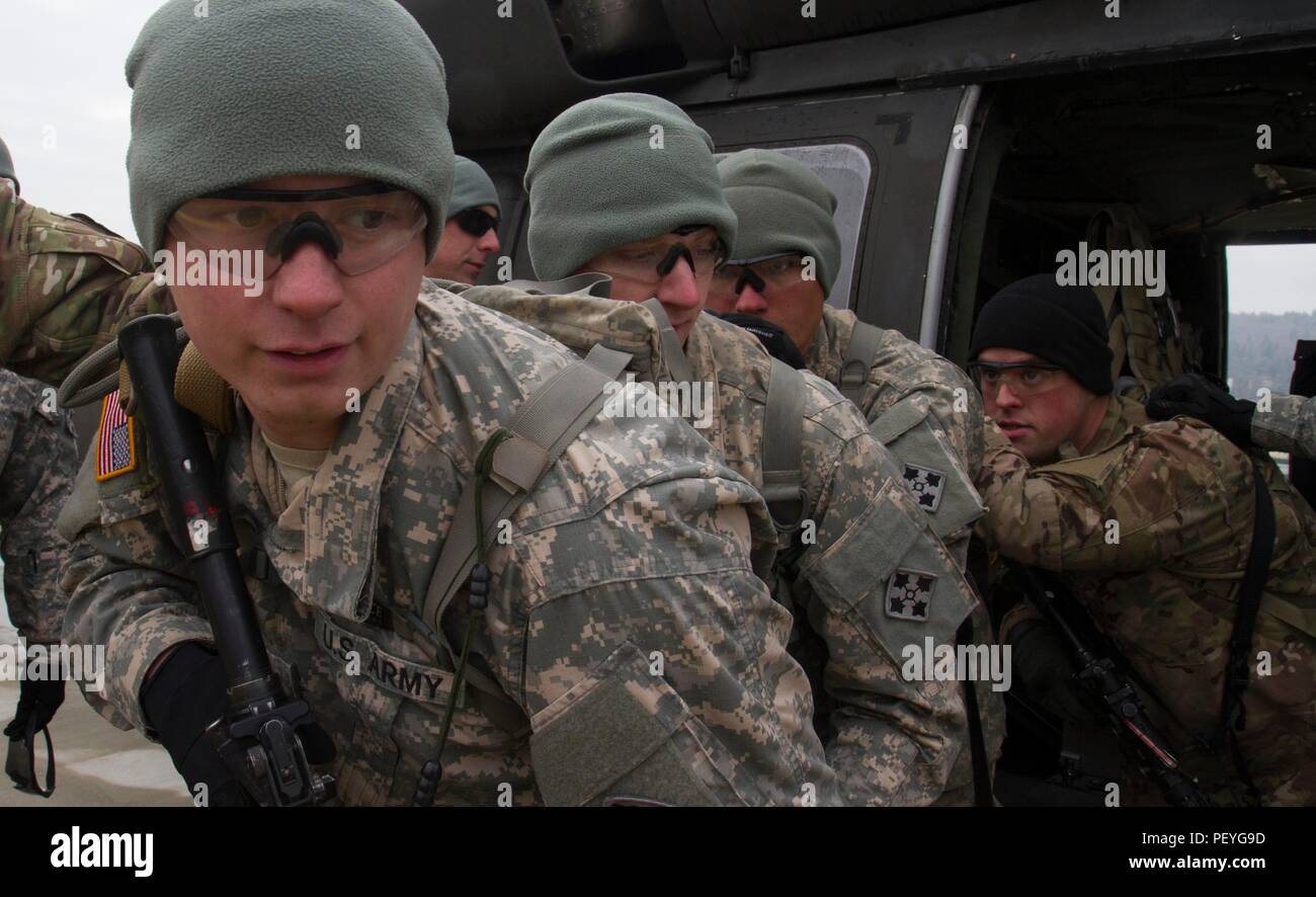 U.S. Army Soldiers from the 1st Battalion, 41st Infantry Regiment, 2nd ...