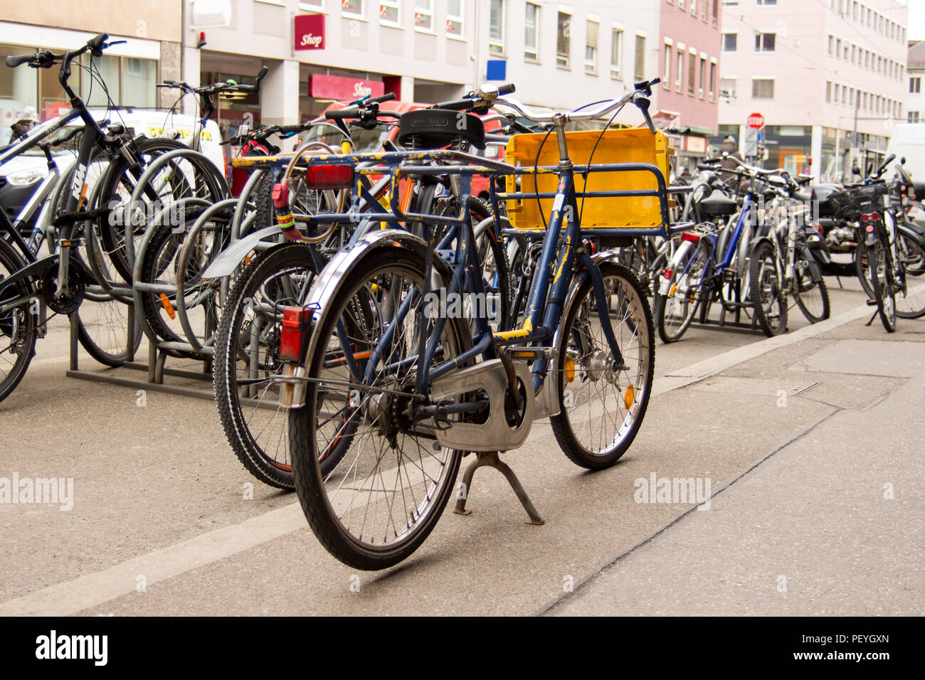 Delivery spot hi-res stock photography and images - Alamy