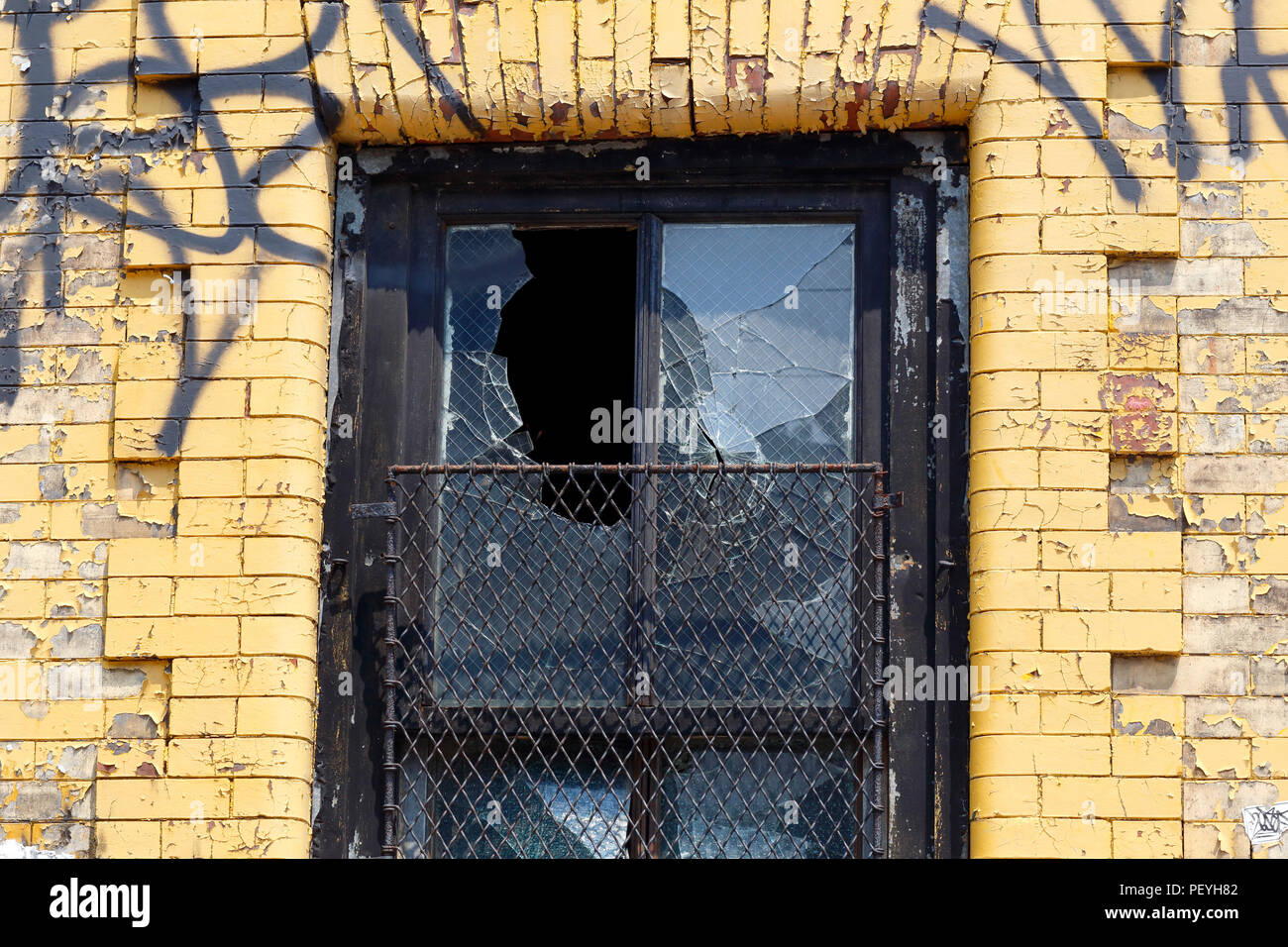 Broken windows theory hi-res stock photography and images - Alamy