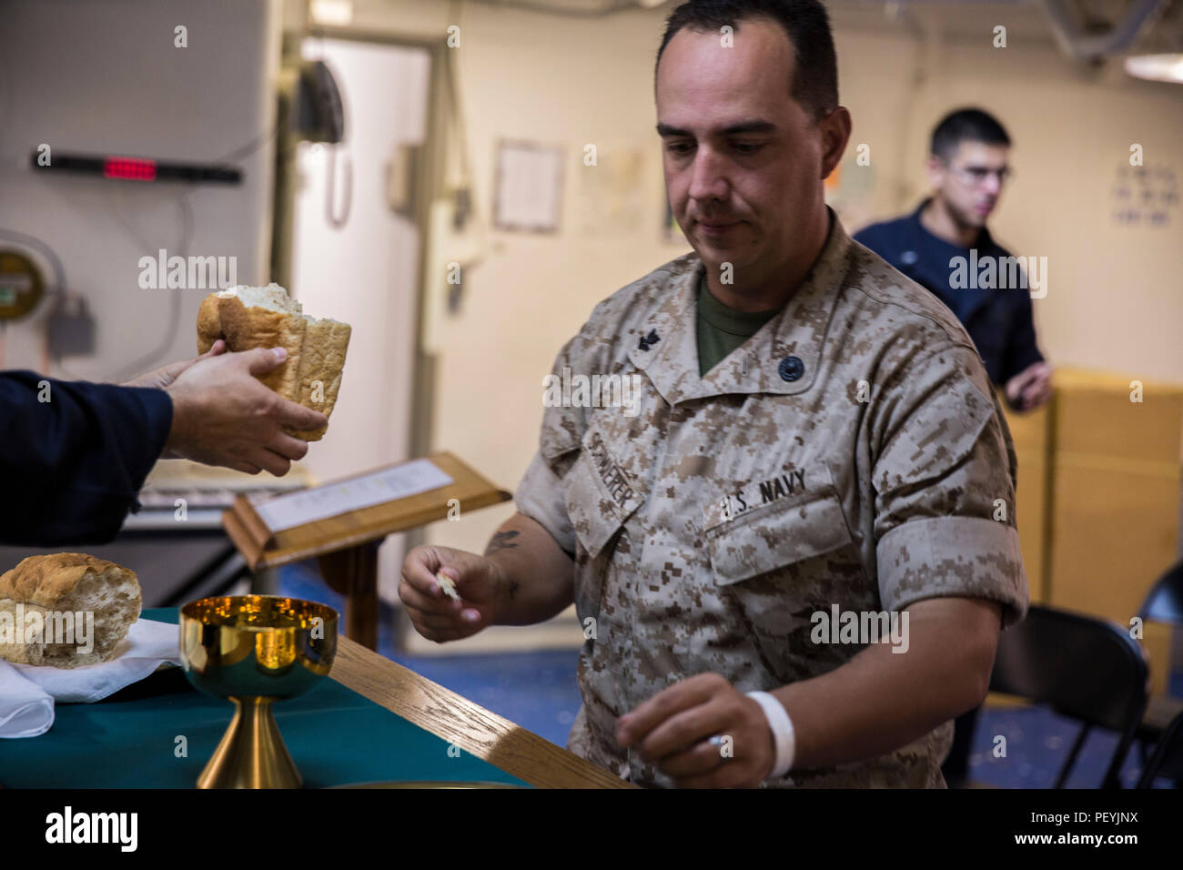 PACIFIC OCEAN (Feb. 14, 2016) – U.S. Navy Petty Officer 2nd Class ...
