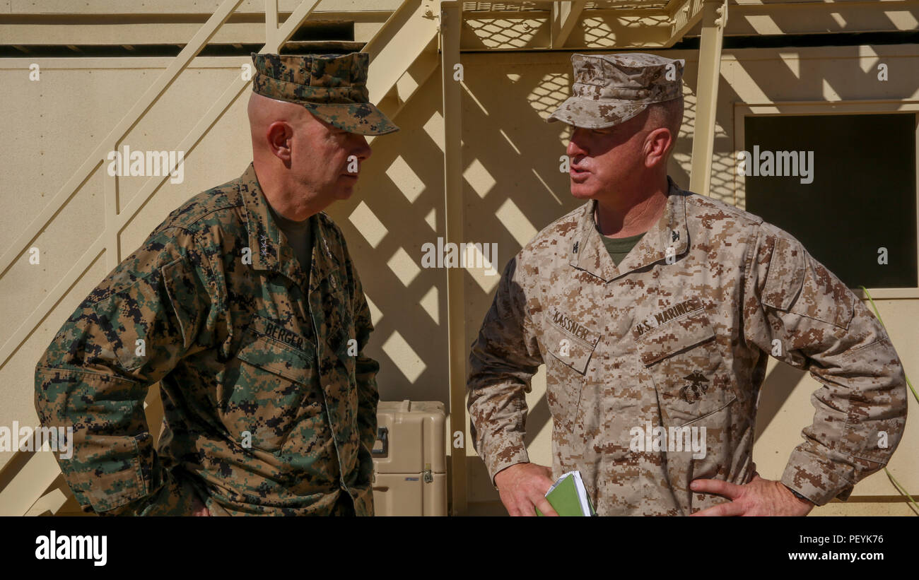 Lieutenant col commanding officer marine hi-res stock photography and ...